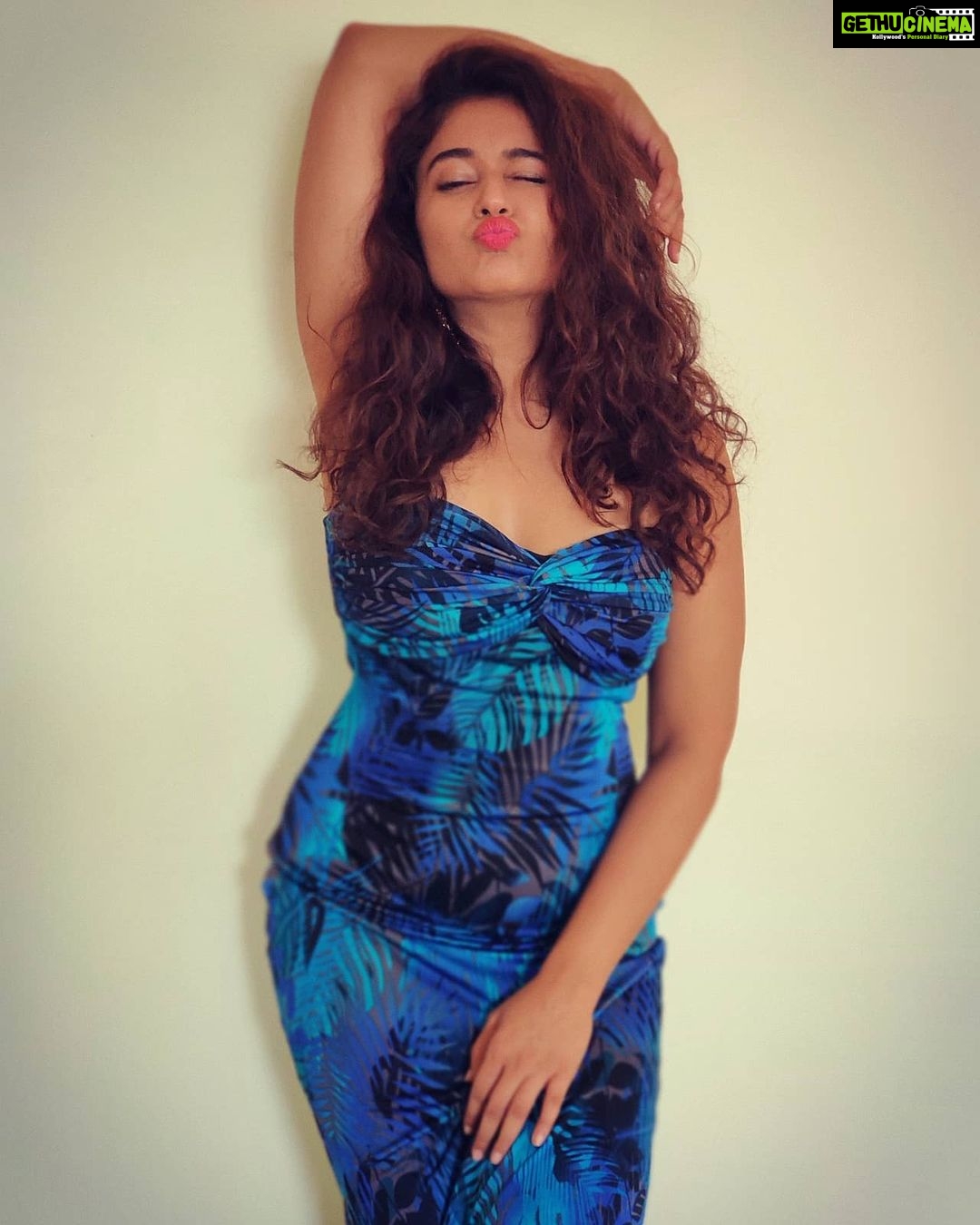 Poonam Bajwa Instagram – 💙💙💙💙💙 🪐🦋🍀🍂🌻@hairstylebynisha | Gethu Cinema