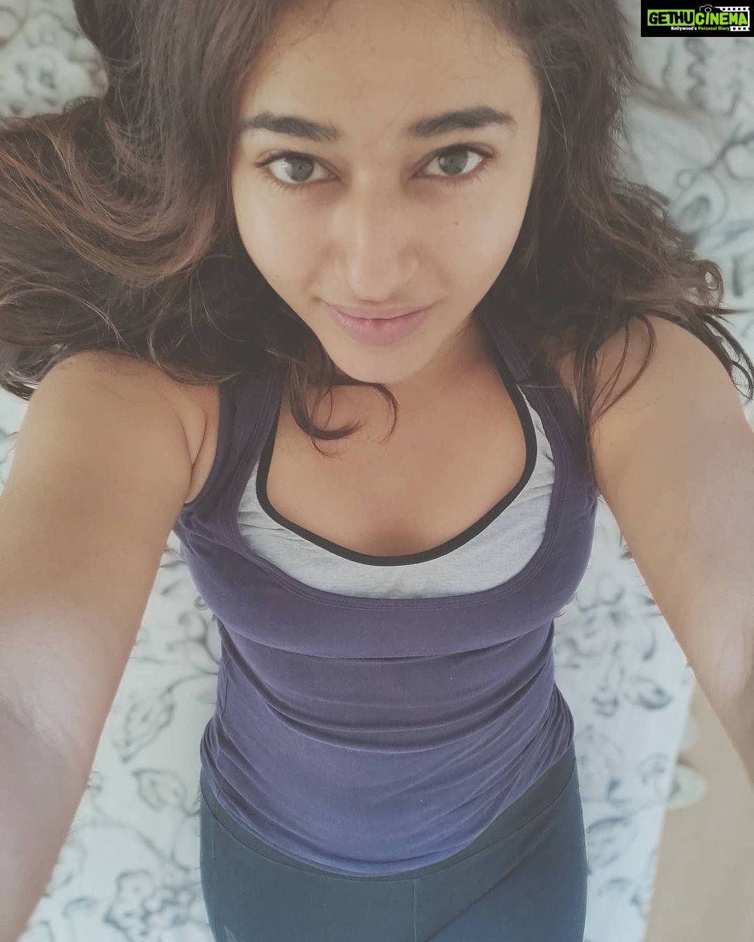 Poonam Bajwa Instagram Tbt💚 Sometimebeforenow 🌕 ️☀️ 📸📸