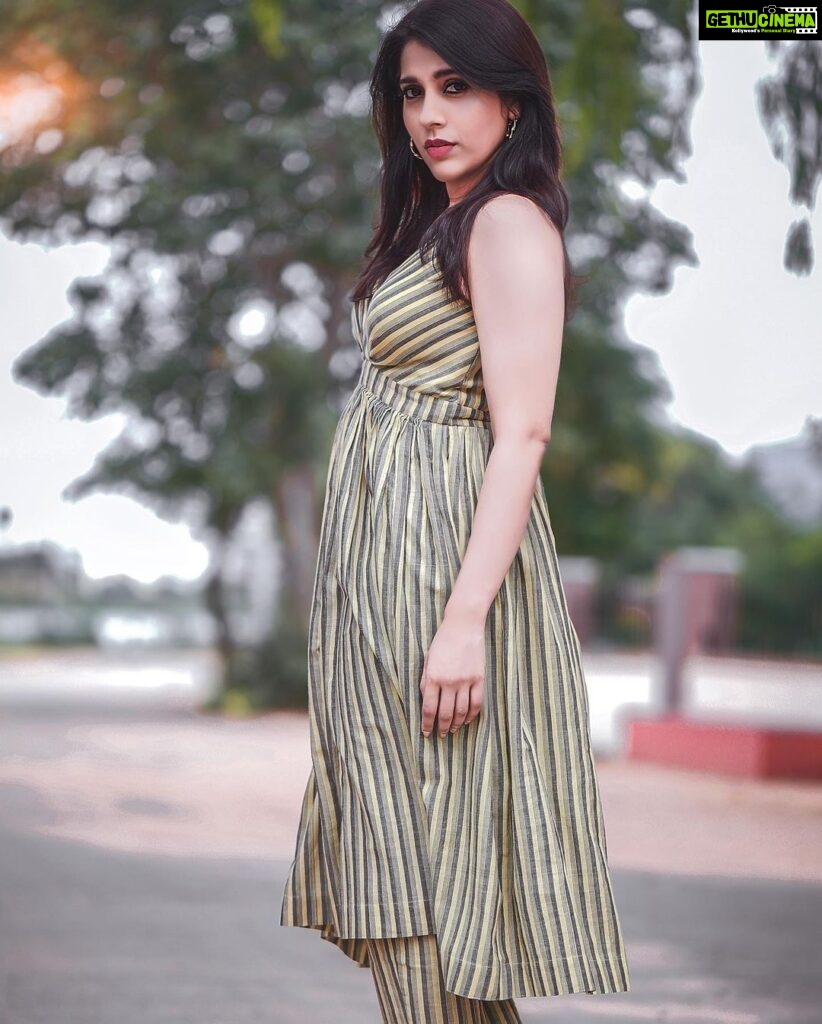 Rashmi Gautam Instagram – Outfit by @samathachowdari 💃💃💃💃 Pic @verendar ...