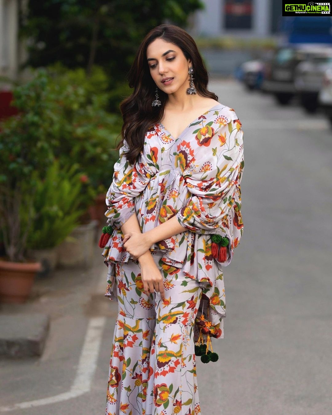 Ritu Varma Instagram – Boho-chic #varudukaavalenu #promotions Outfit ...