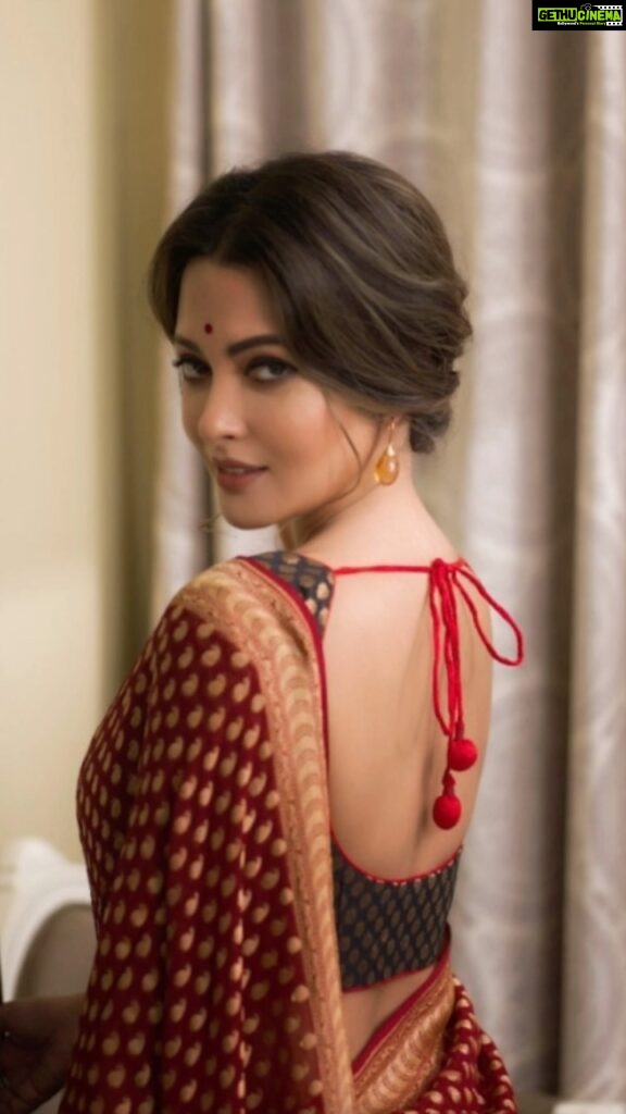 Actress Riya Sen Instagram Photos and Posts November 2021 | Gethu Cinema