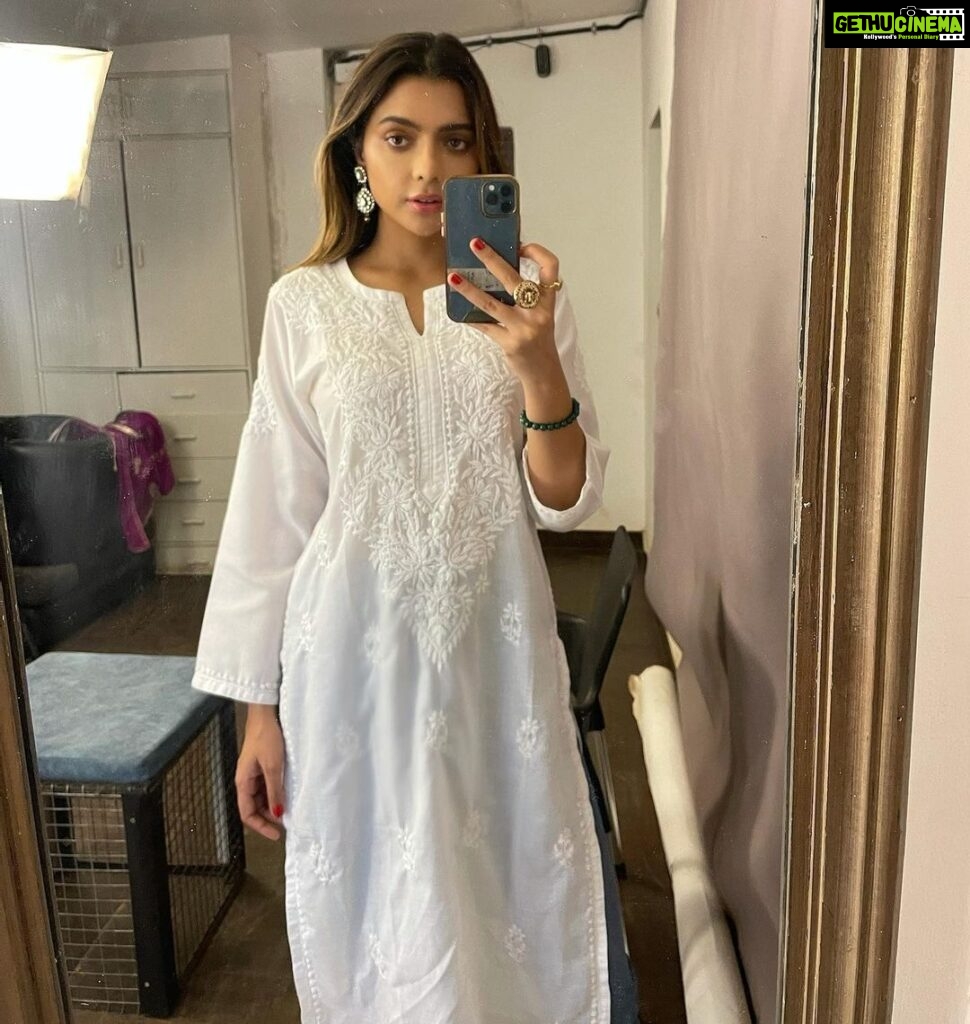 Actress Ruhi Singh Instagram Photos and Posts November 2021 | Gethu Cinema