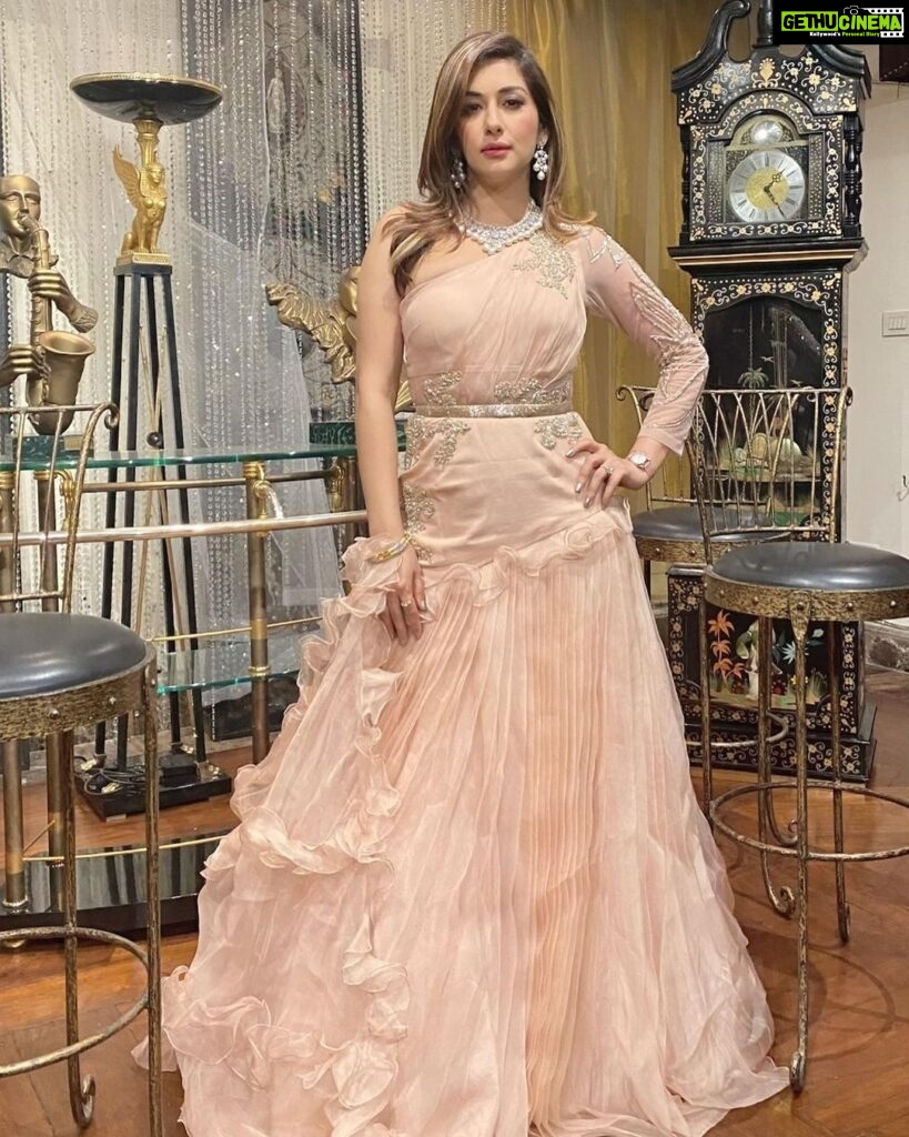 Actress Sameksha Instagram Photos and Posts April 2021 | Gethu Cinema