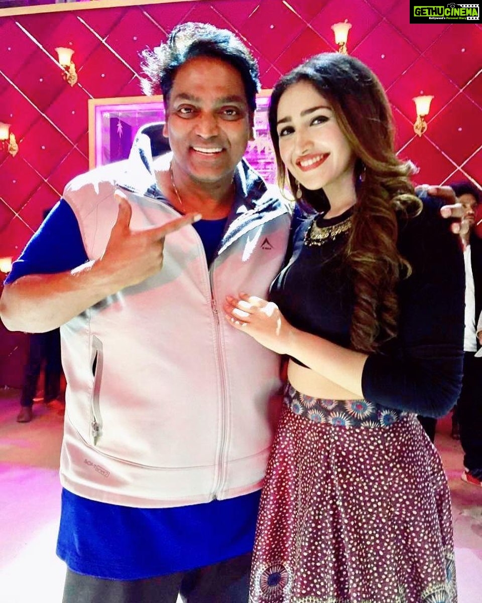 Sayyeshaa Saigal Instagram – During the making of #HeyAmigo song from # ...