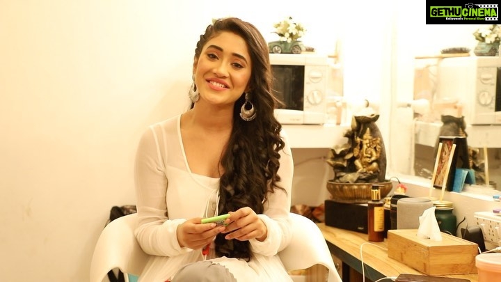 Shivangi Joshi Instagram – #AADATEINWITHSHIVANGI CONTEST! 5 WINNERS ...