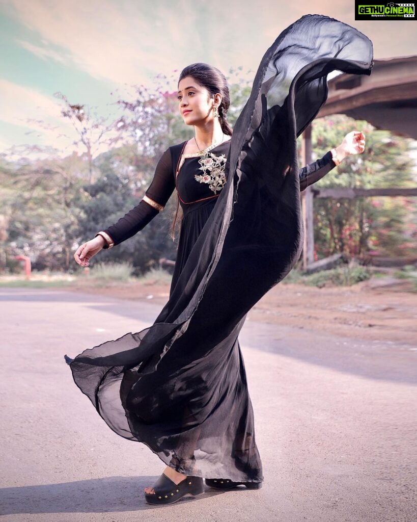Shivangi Joshi Instagram - “You have every right to a beautiful life ...