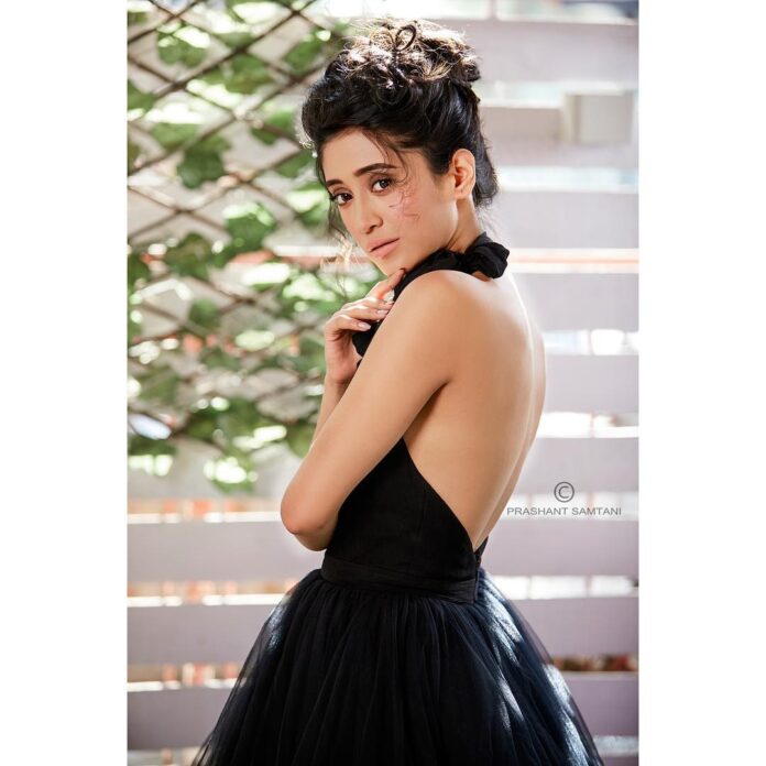 Shivangi Joshi Instagram - Black is my happy colour...but it doesn’t ...