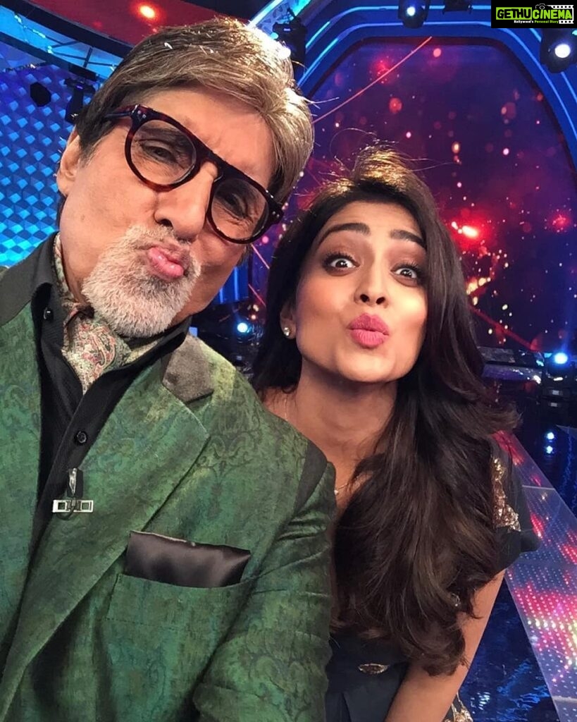 Shriya Saran Instagram – Can some one Spot @shriya_saran1109 in this ...