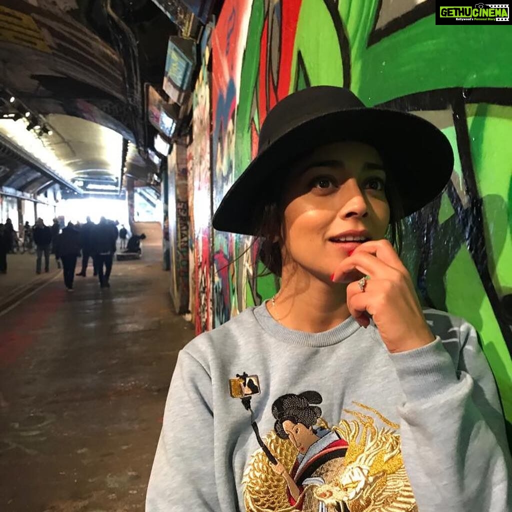 Actress Shriya Saran Instagram Photos and Posts December 2021 | Gethu ...