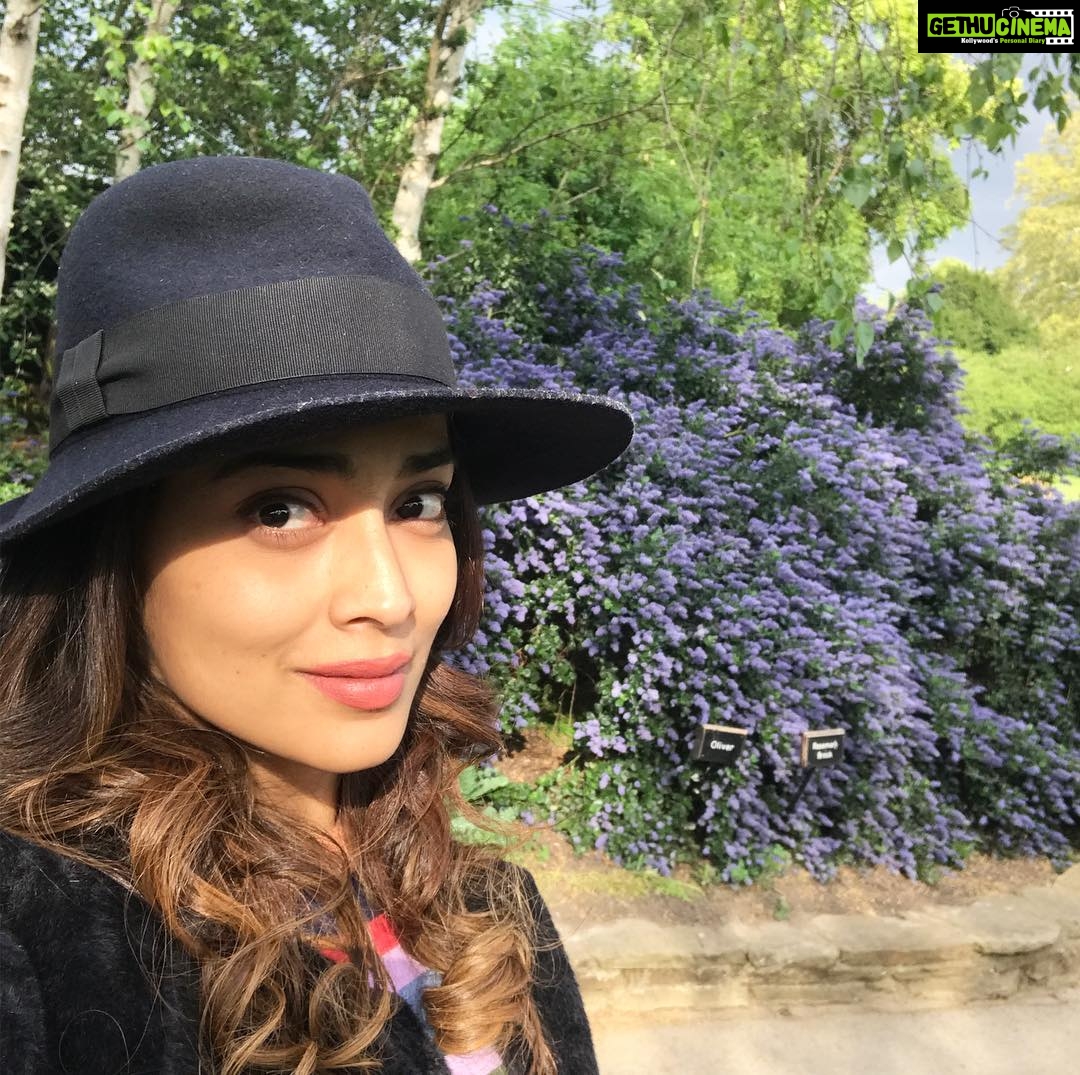 Shriya Saran Instagram – Sun is shining , missing @andreikoscheev ...