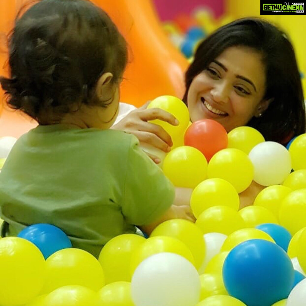 Shweta Tiwari Instagram - One thing we all have in common is that we ...