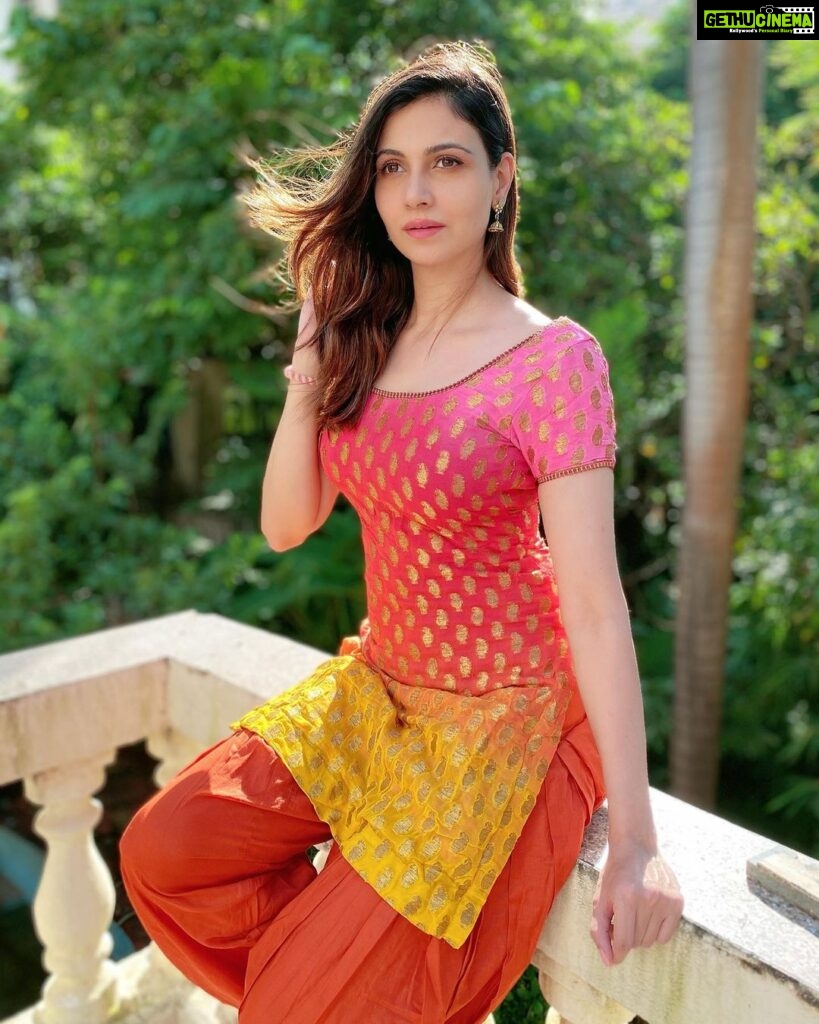 Simran Kaur Mundi Instagram – What to caption?🤔 📷 @guru00005 . . . # ...