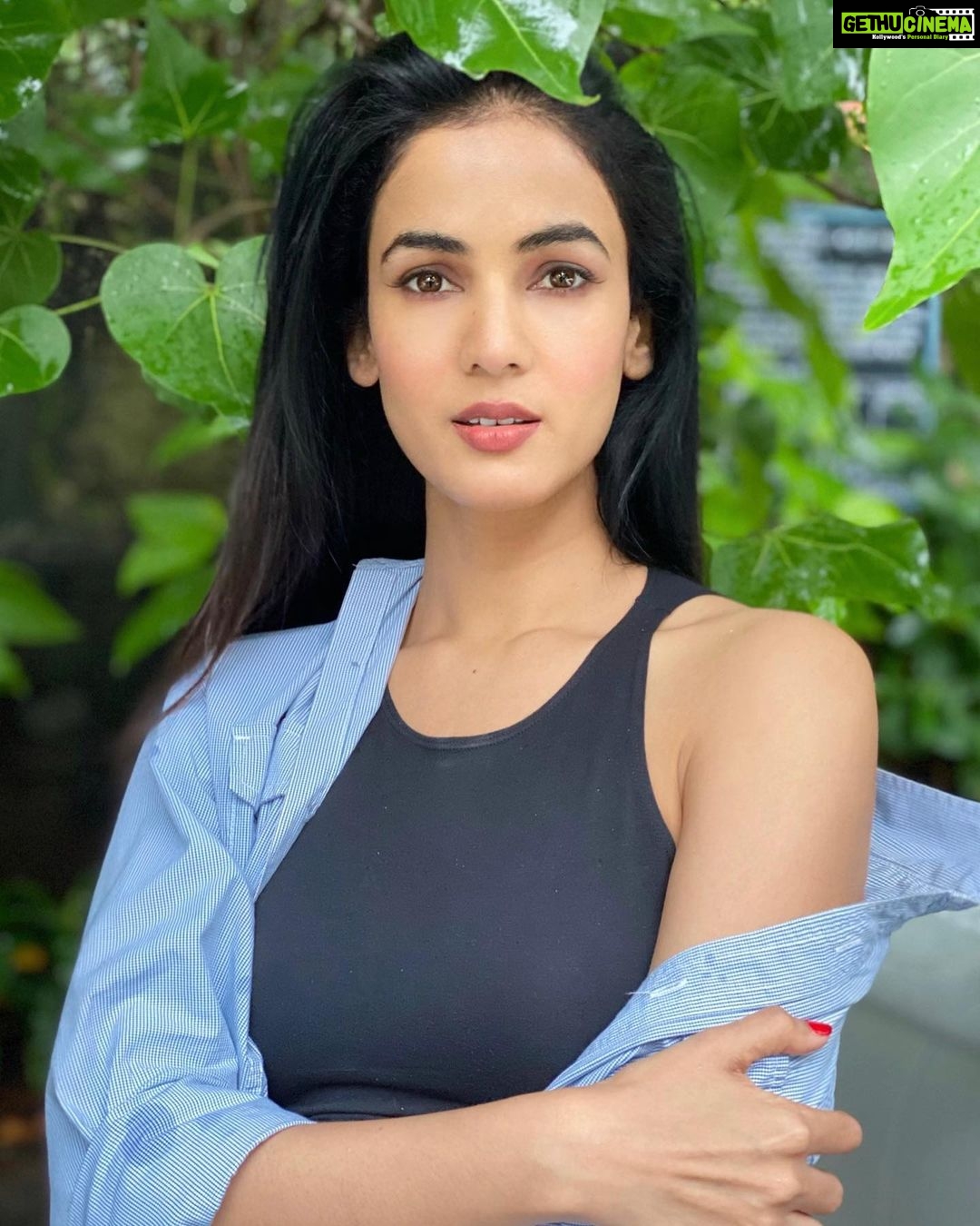Actress Sonal Chauhan Instagram Photos and Posts August 2020 | Gethu Cinema