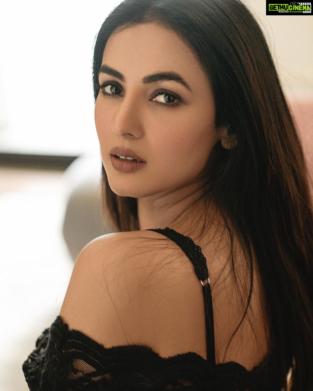 Sonal Chauhan Instagram – I took a piece of you when I left … Do you ...