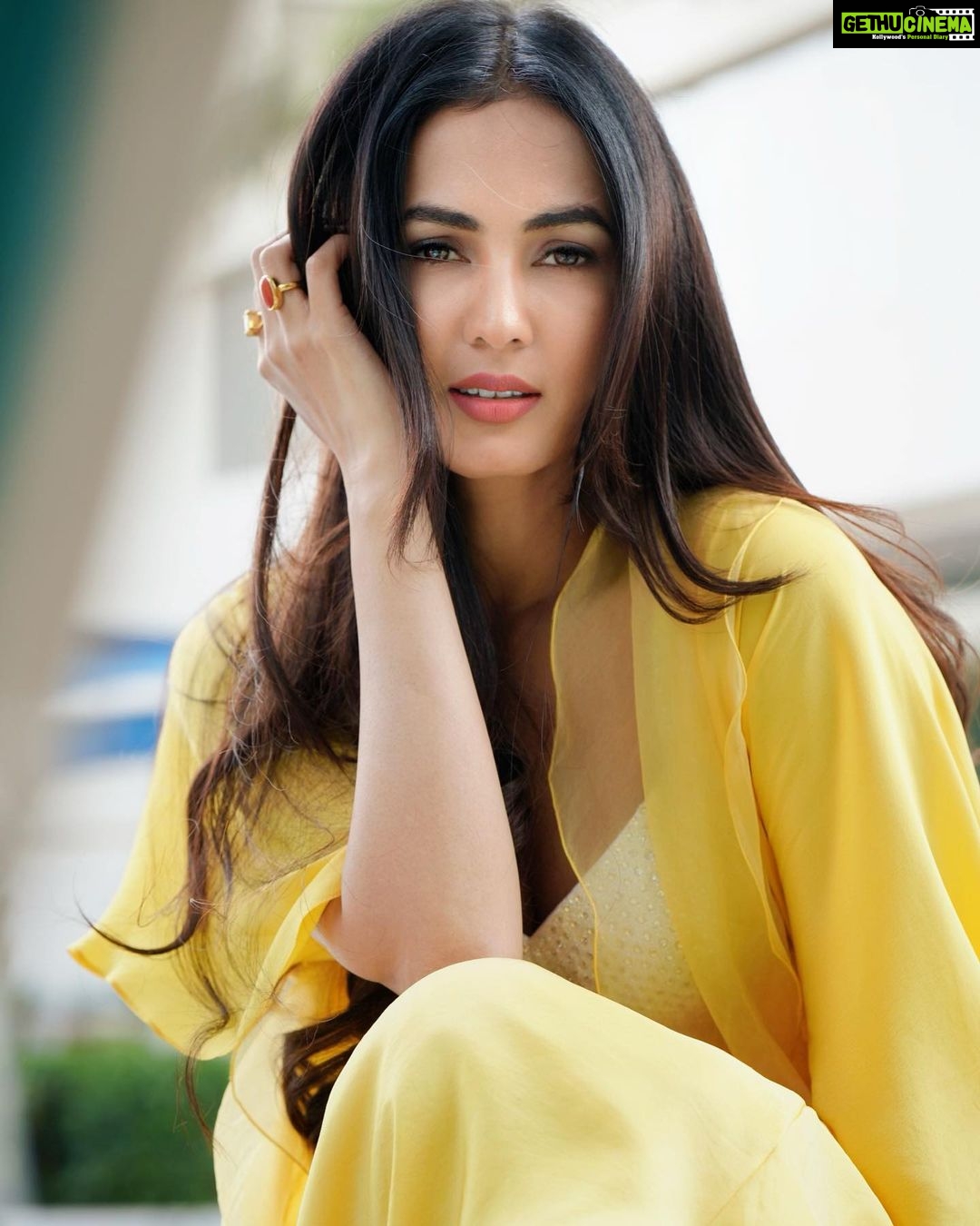 Actress Sonal Chauhan Instagram Photos and Posts January 2020 | Gethu ...