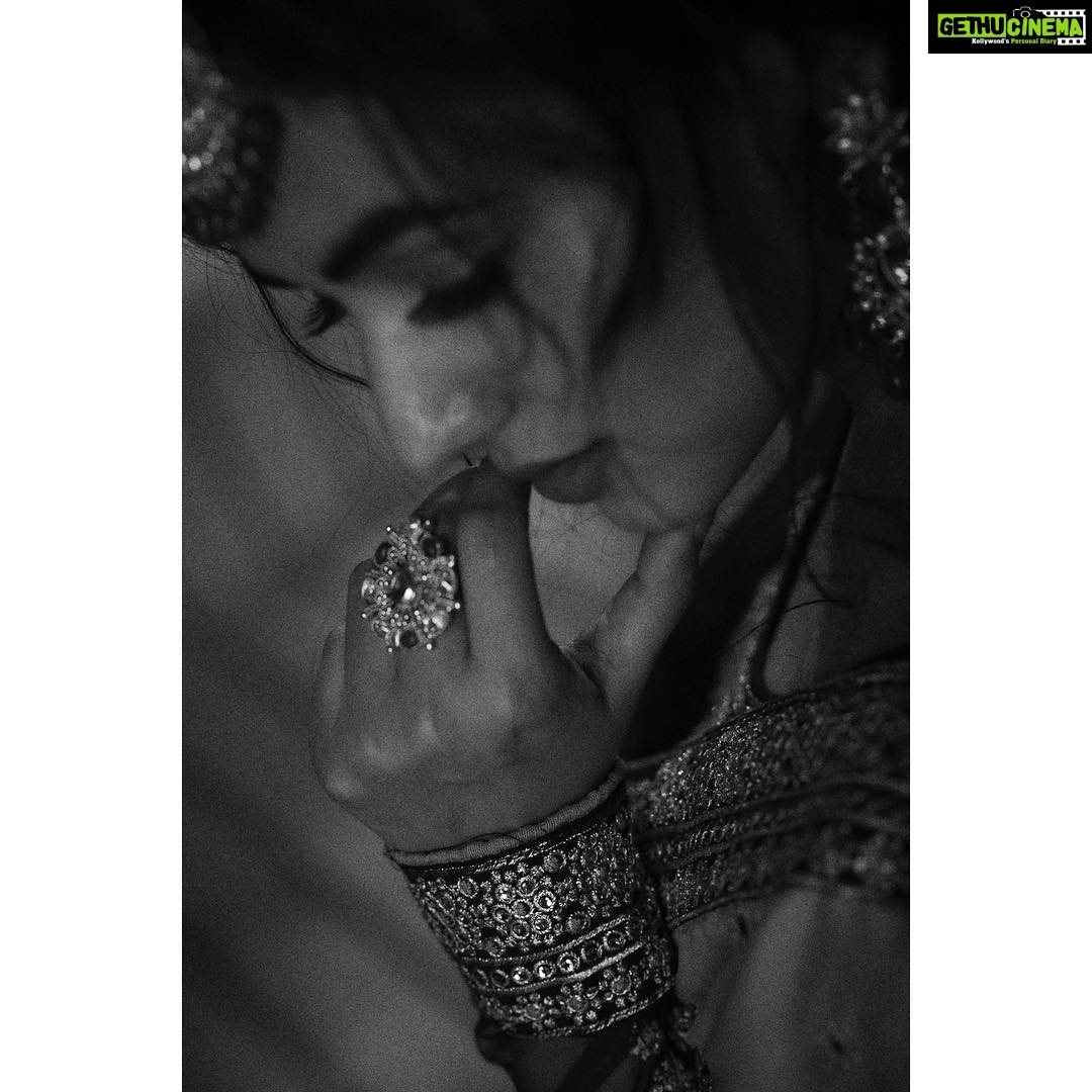 Sonal Chauhan Instagram – Ham Ne Dekhi Hai Un Aankhoon Ki Mahakati Khushaboo…. Haath Se Chhuuke ...