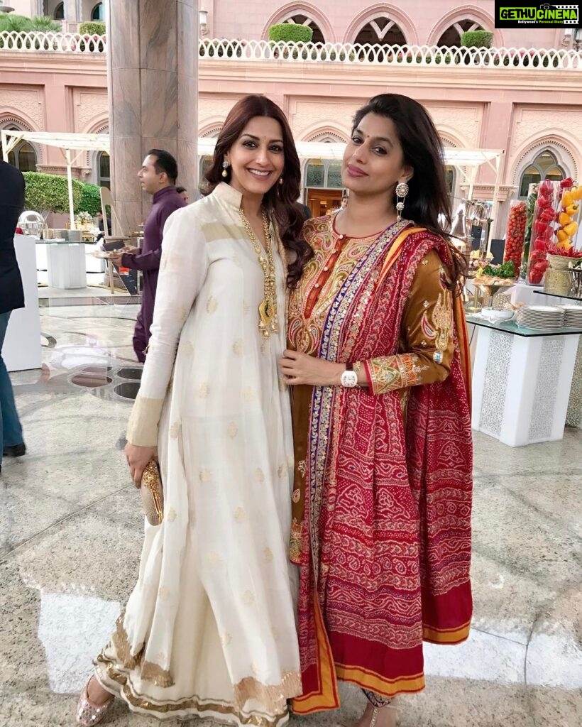 Sonali Bendre Instagram – Missing @goldiebehl!!! #friendslikefamily # ...