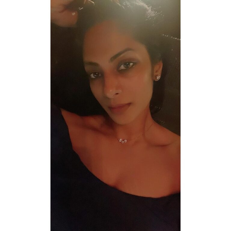 Actress Sriya Reddy HD Instagram Photos and Wallpapers January 2022 ...