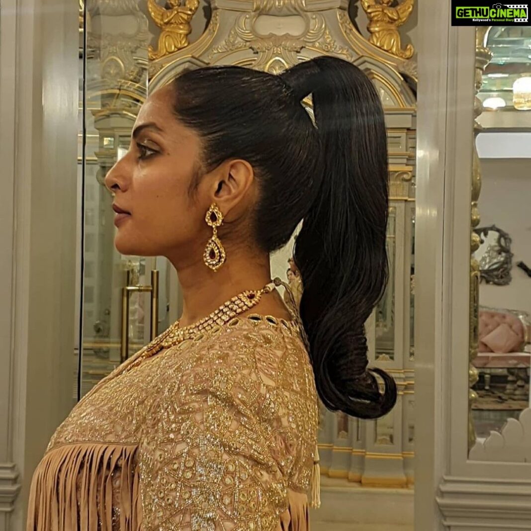 Sriya Reddy Instagram – Gearing up for the week ahead in this beautiful ...