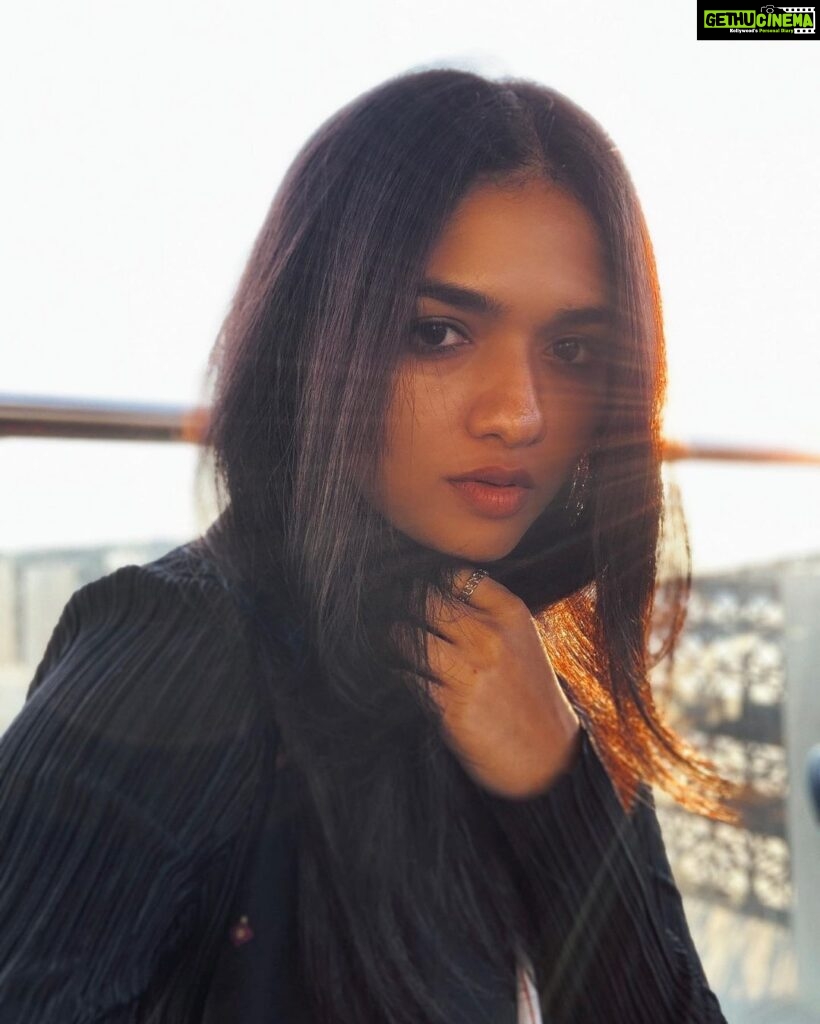 Actress Sunaina HD Instagram Photos and Wallpapers January 2022 | Gethu ...