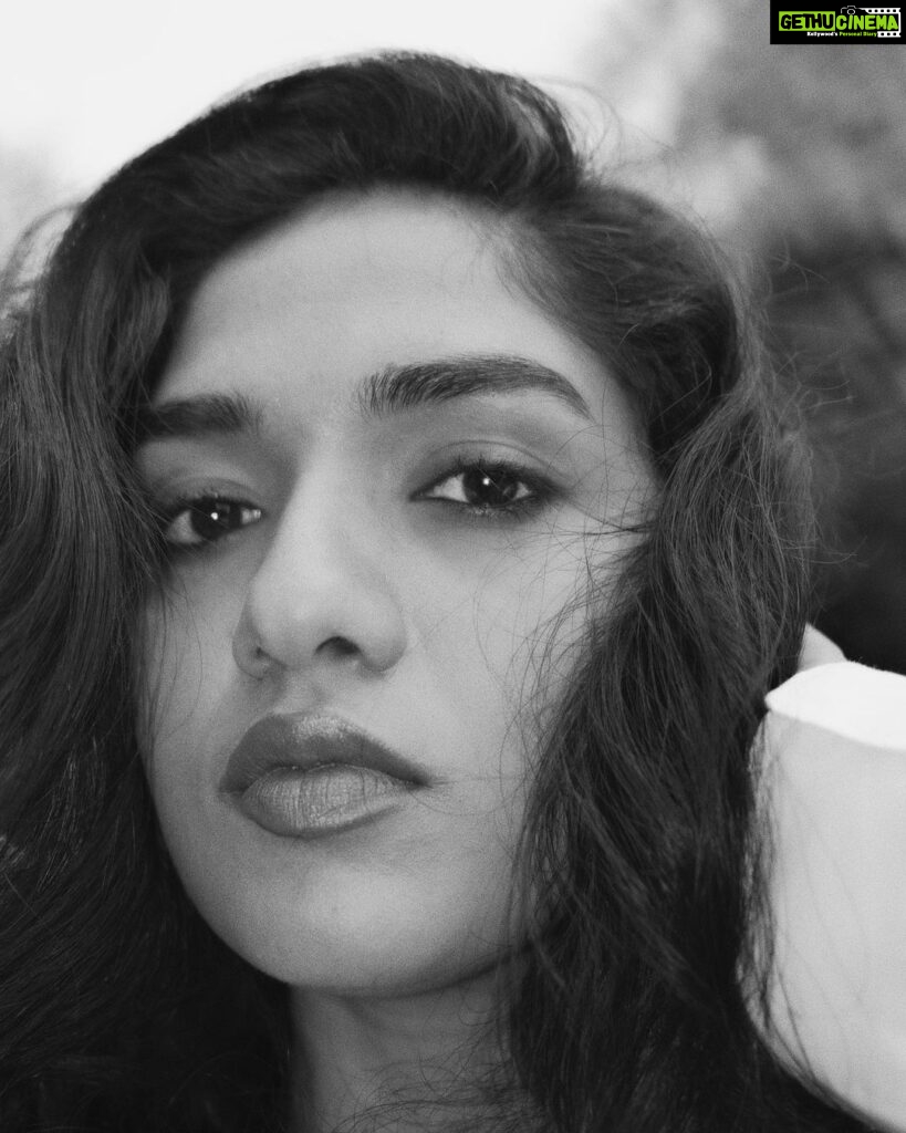 Actress Sunaina HD Photos and Wallpapers December 2021 | Gethu Cinema