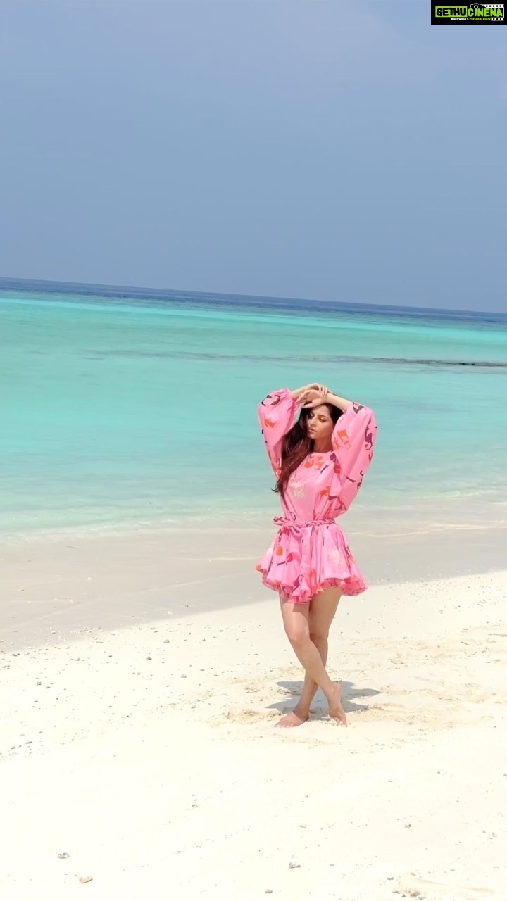 Vedhika Instagram – #Paradise Sun Sea Sand and Soul #BehindTheScenes ...