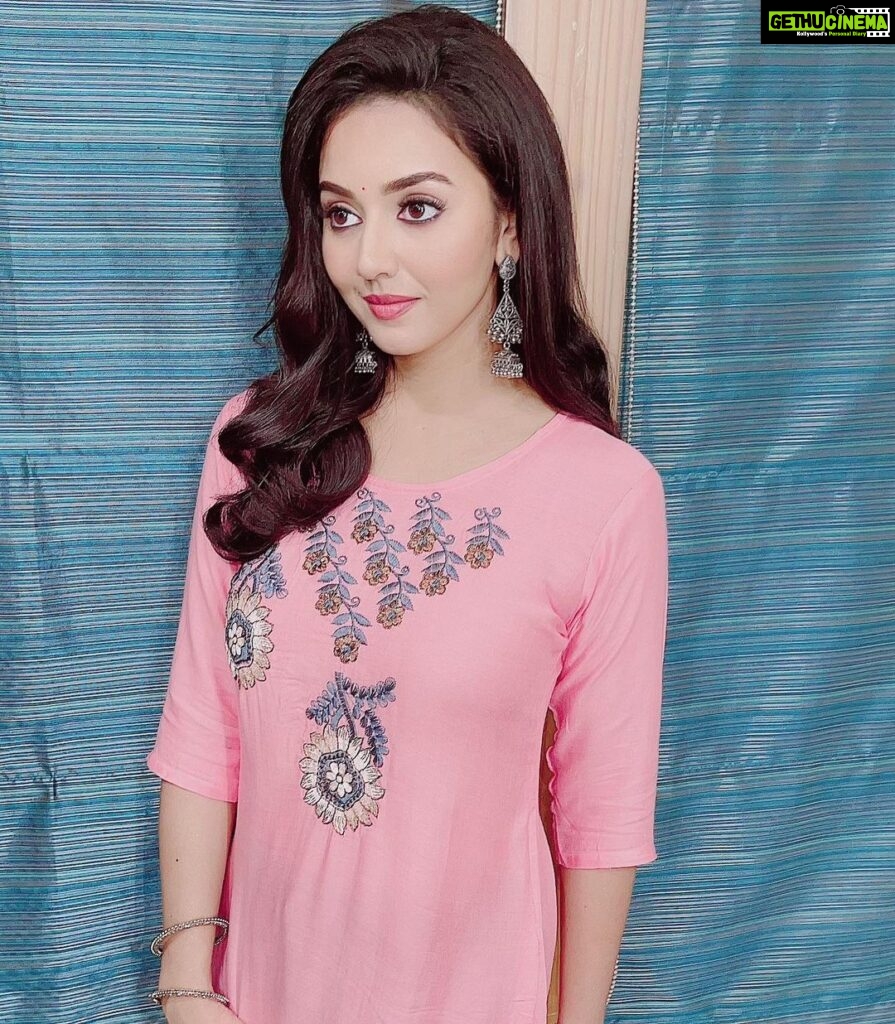 Actress Vidhya HD Instagram Photos and Wallpapers November 2021 | Gethu ...