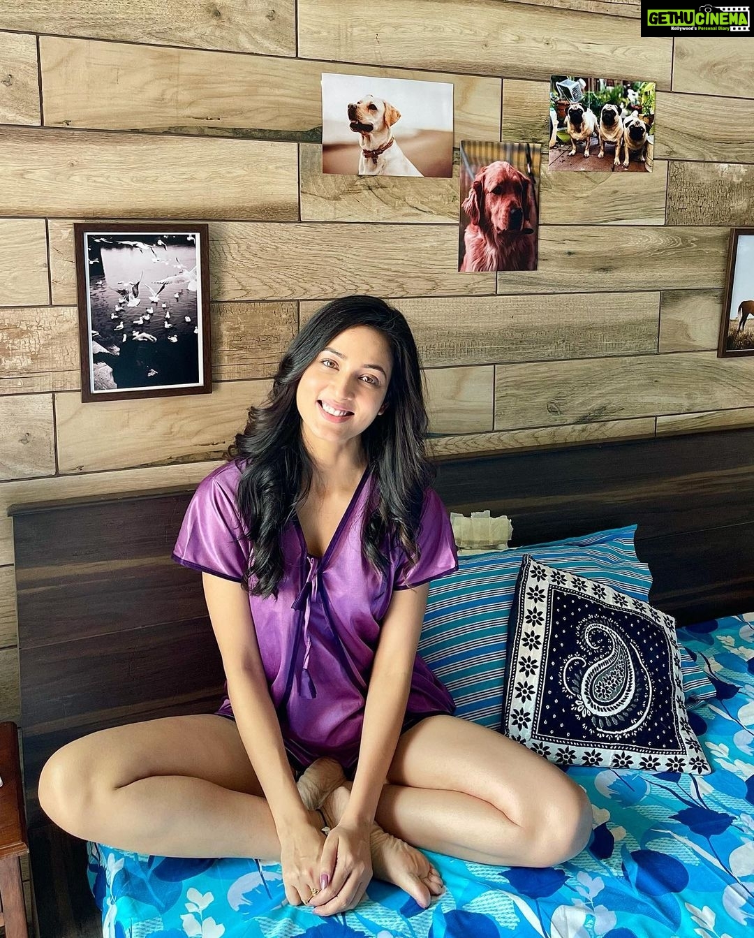 Actress Vidisha Instagram Photos and Posts April 2021 | Gethu Cinema