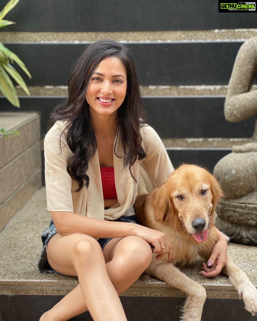 Actress Vidisha Instagram Photos and Posts April 2021 | Gethu Cinema