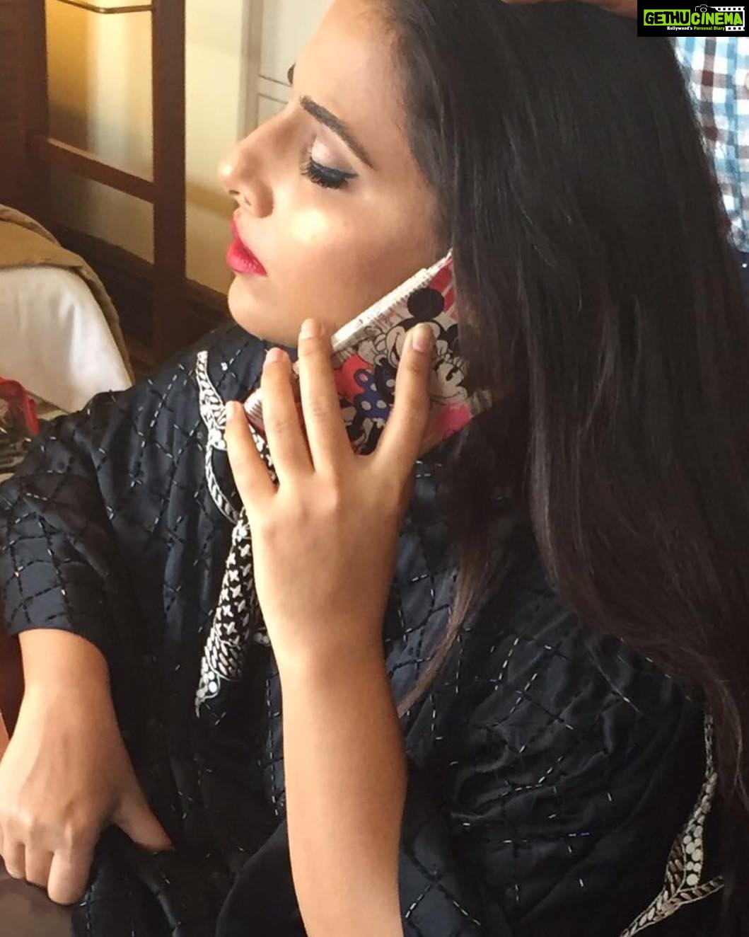 Vidya Balan Instagram – Between a catnap and a conversation😉!! | Gethu ...