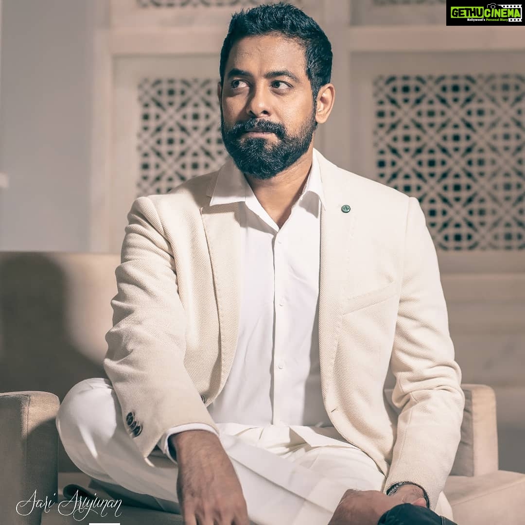 Aari Instagram – Dress Hot Stay Cool… Artist Aari ARUJUNAN, Director ...