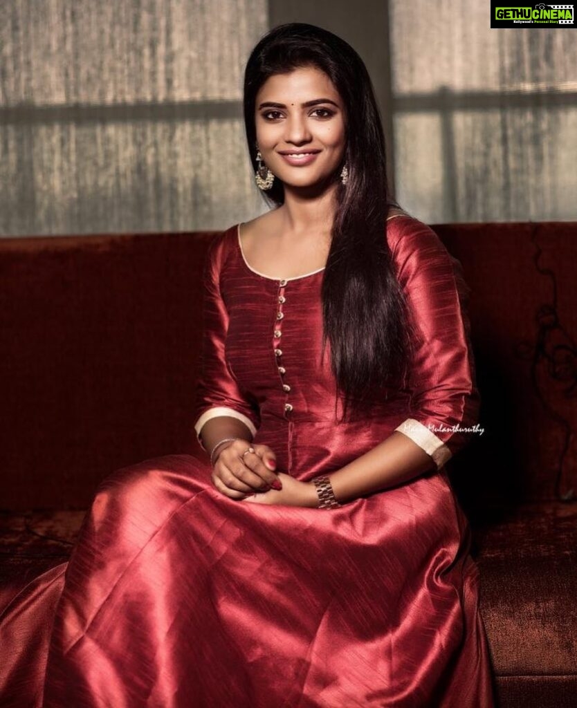 Aishwarya Rajesh Instagram – Wearing. This chilli red outfit @swaadh ...