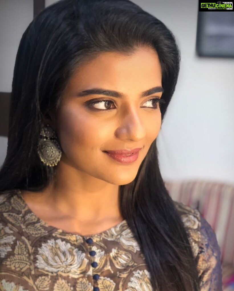 Actress Aishwarya Rajesh HD Instagram Photos and Wallpapers November ...