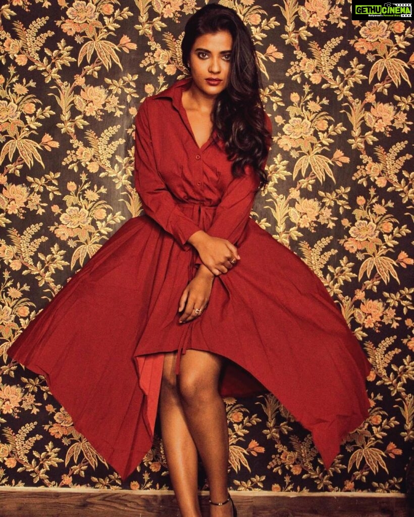 Actress Aishwarya Rajesh HD Instagram Photos and Wallpapers November ...
