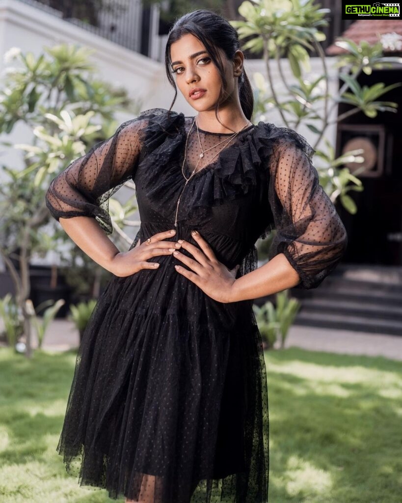 Actress Aishwarya Rajesh HD Instagram Photos and Wallpapers October ...