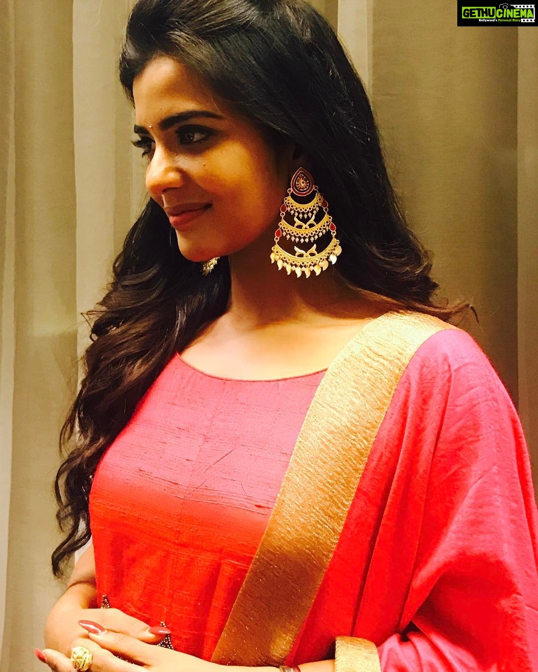 Aishwarya Rajesh Instagram - Simple An classy look done @prakatwork ...