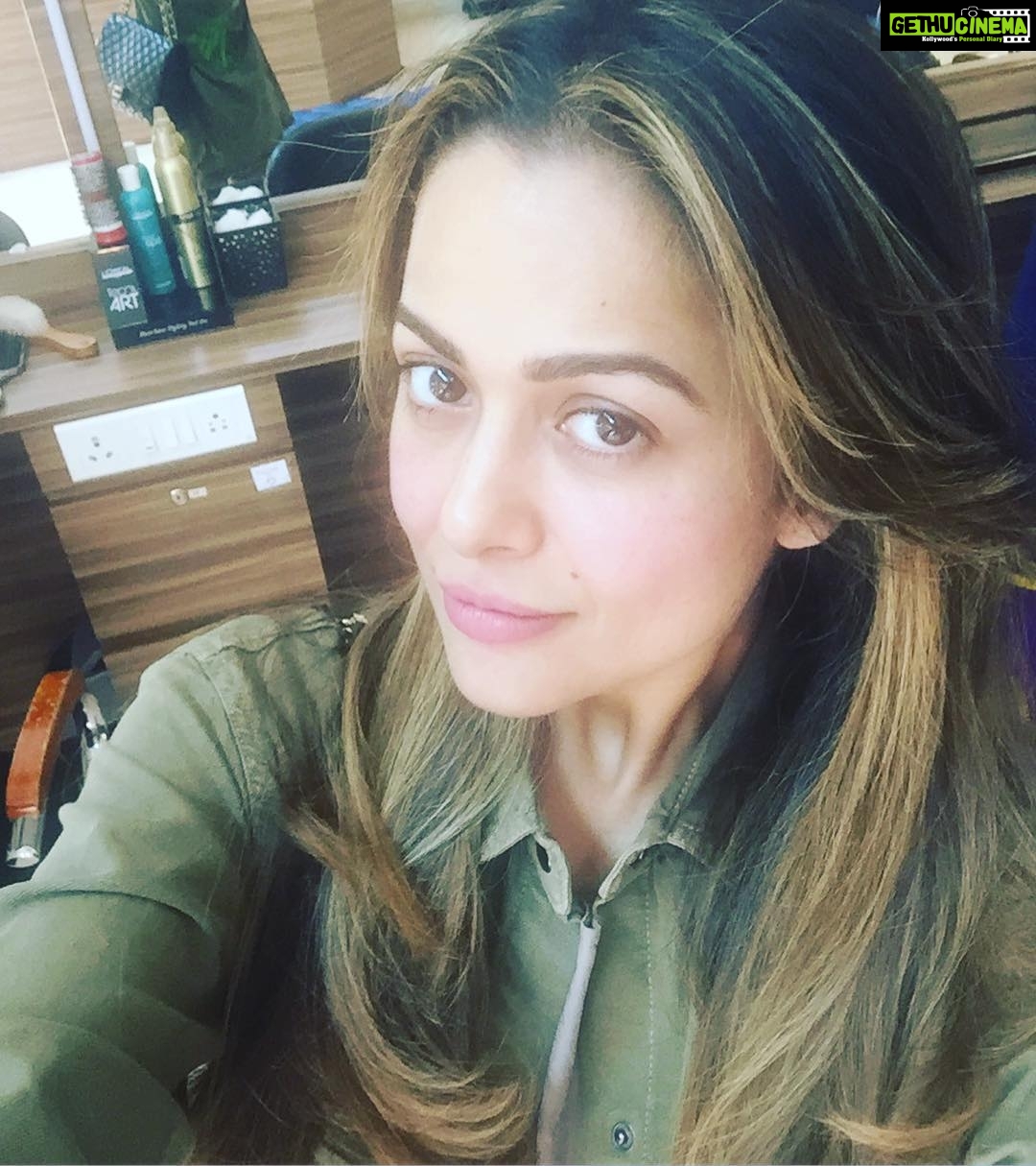 Actress Amrita Arora HD Photos and Wallpapers September 2016 - Gethu Cinema