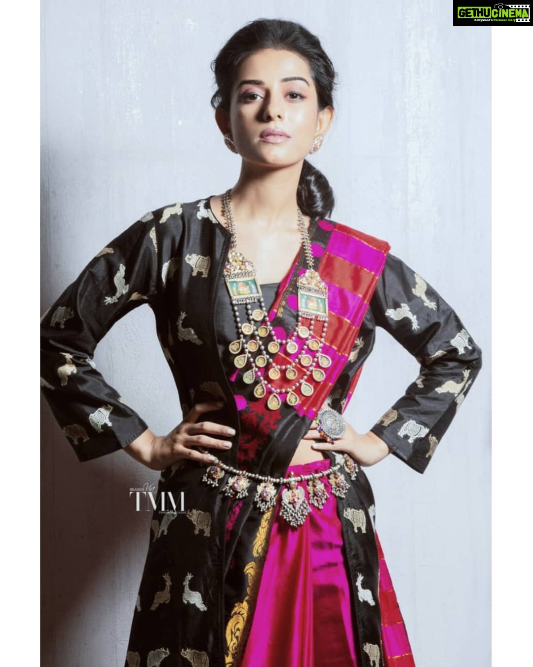 Amrita Rao Instagram – CONFIDENT ?..GO FOR IT !!! . . @tmmindia Editor ...