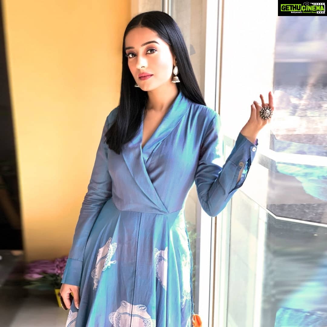 Amrita Rao Instagram – I Just BLUE IT !!!.. #ThackerayPromotions ...