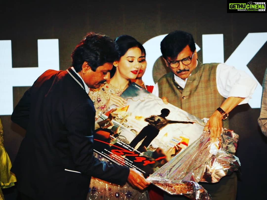 Amrita Rao Instagram – THACKREY MUSIC LAUNCH : Unveiling the first copy ...