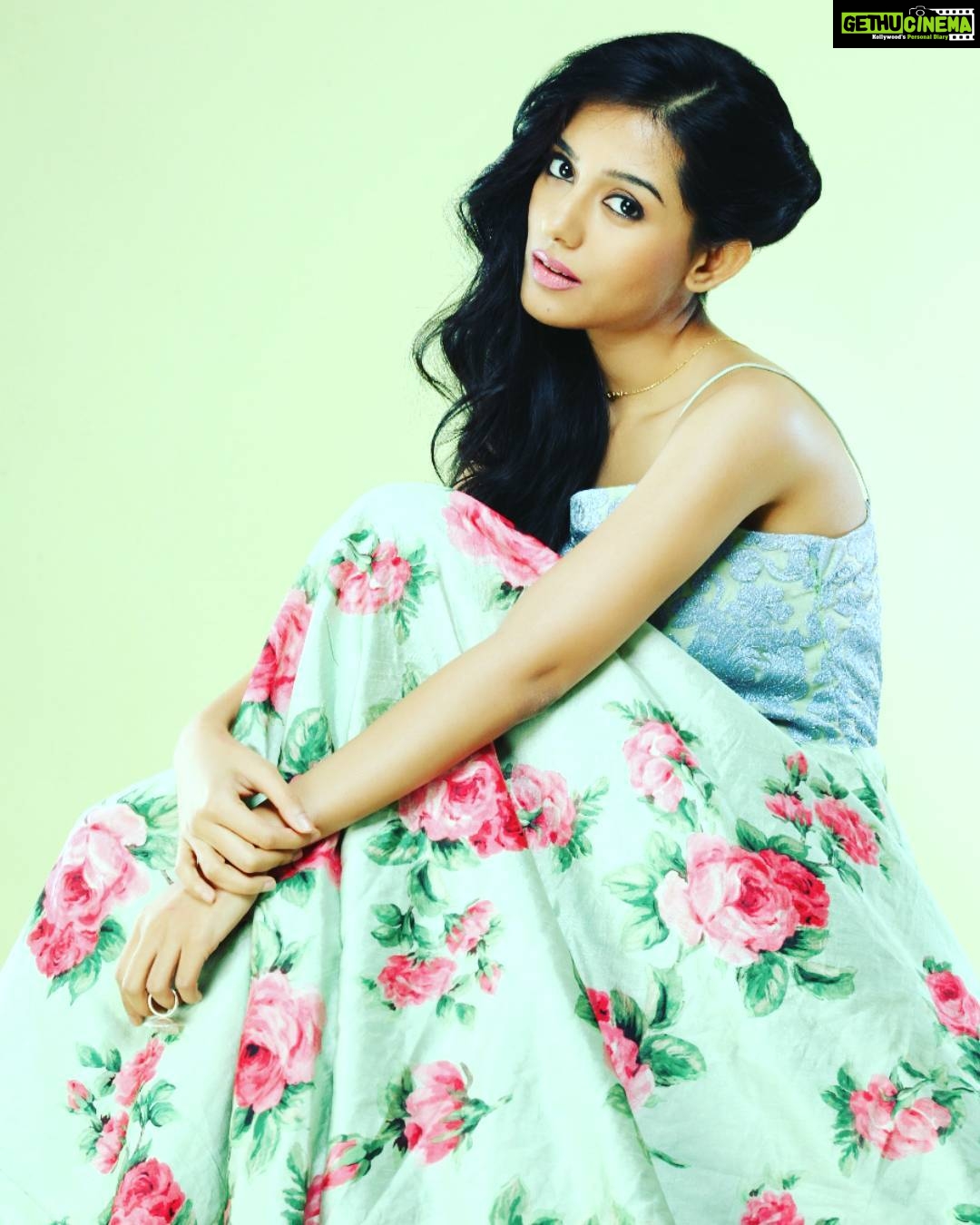 Actress Amrita Rao HD Photos and Wallpapers May 2018 - Gethu Cinema