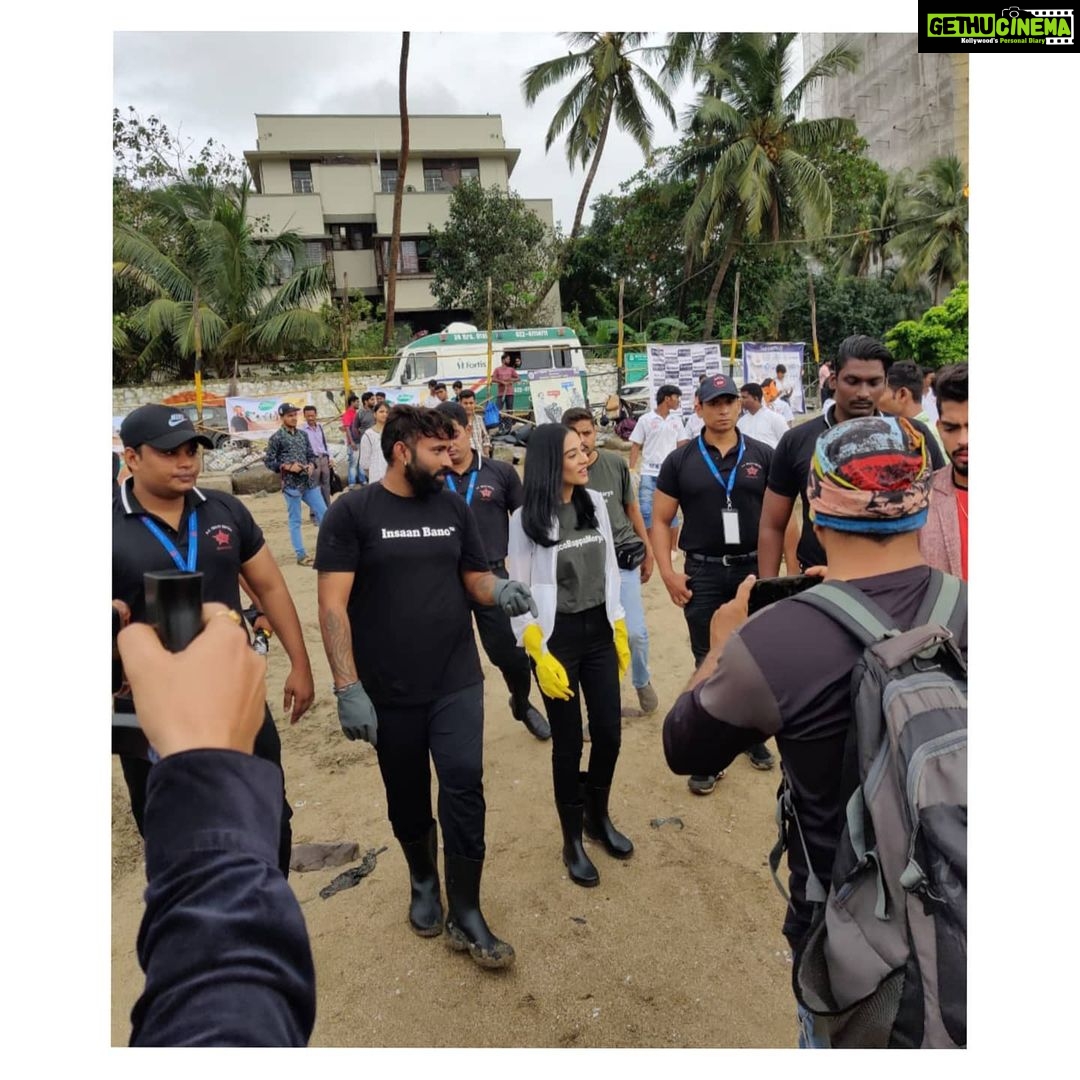 Amrita Rao Instagram – Beach Clean Up drives after Festivals are an eye ...