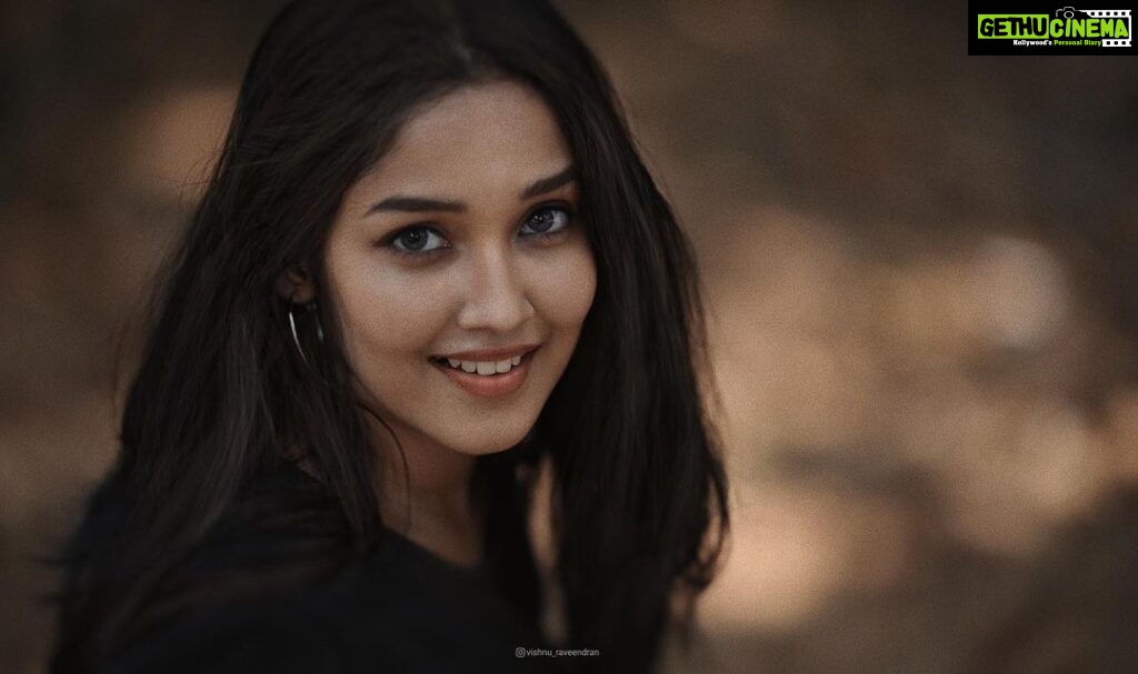 Actress Anikha HD Photos and Wallpapers March 2022 - Gethu Cinema