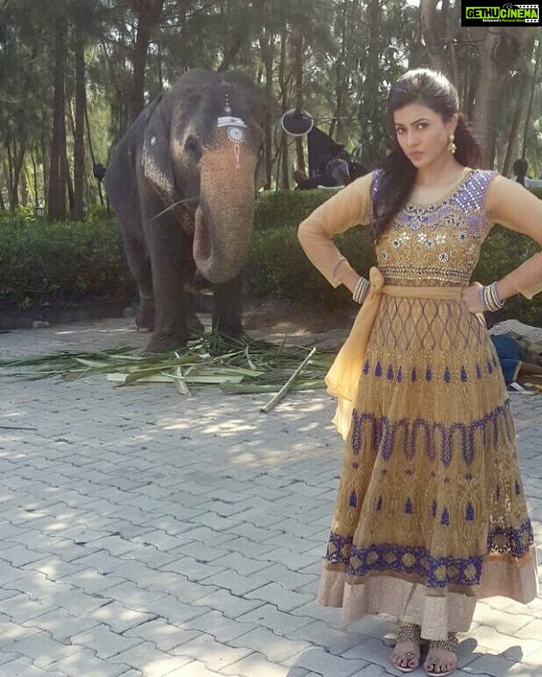 Anju Kurian Instagram - In mal -> 👹-2-🐘 In eng->2-🐘-👹 In Tamil -> no idea 😂😜 Guess this caption ...