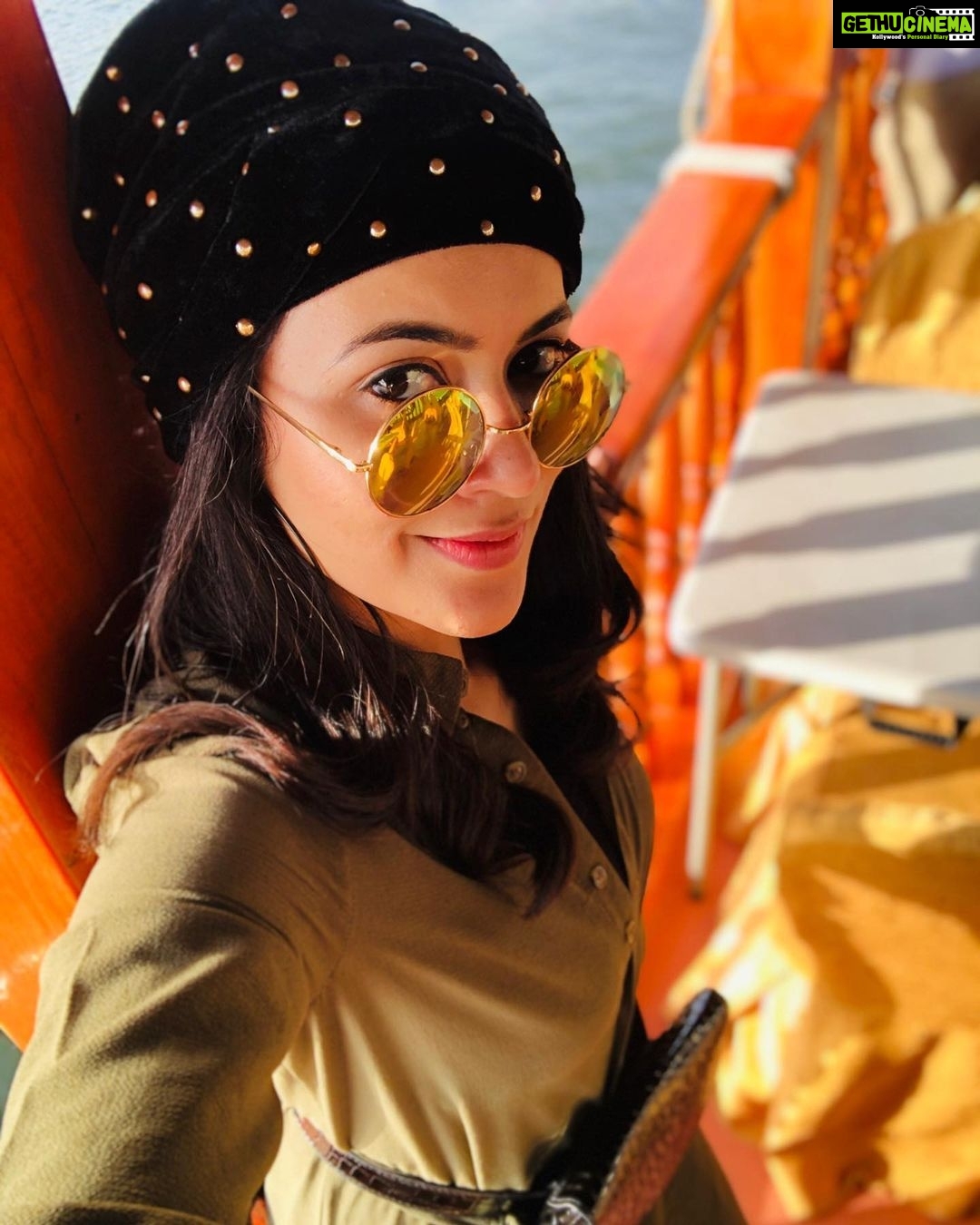 Anju Kurian Instagram – SUN KISSED ☀️💋 | Gethu Cinema