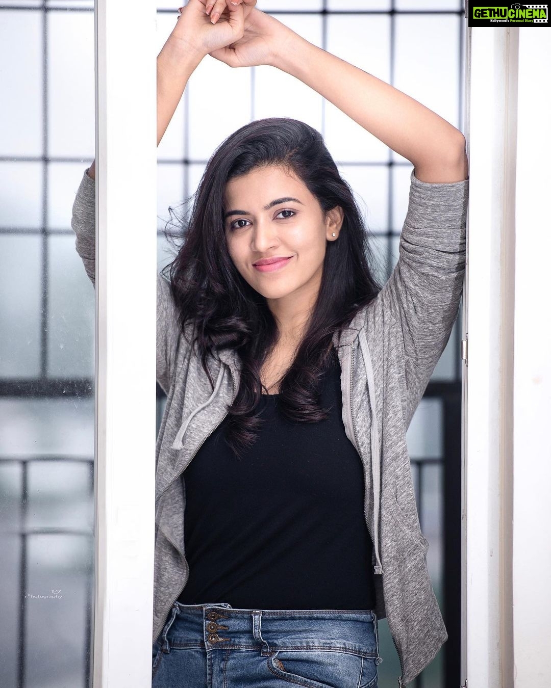 Anju Kurian Instagram – Waiting for 2020 🤩 . . . . 📸- @vijayvendhan | Gethu Cinema