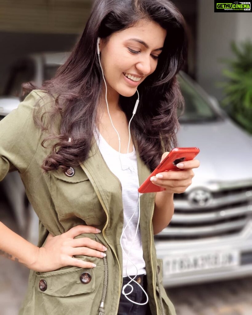 Anju Kurian Instagram – #selfie_time | Gethu Cinema