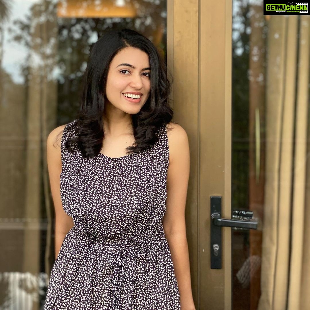 Anju Kurian Instagram – I decide my vibe 🥰 | Gethu Cinema