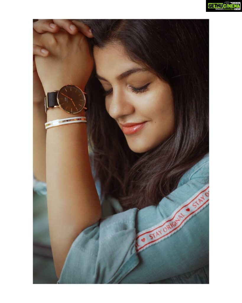 Aparna Balamurali Instagram - 🌹 Saree : @n.a.v.a.r.a.s.a.m - Gethu Cinema