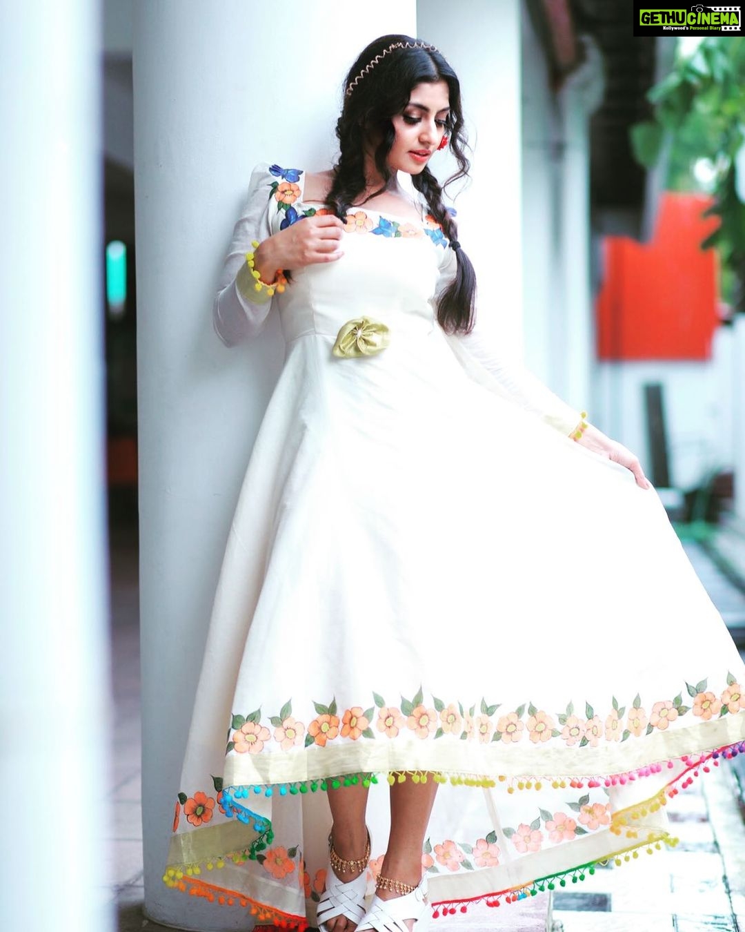 Actress Athmiya HD Photos and Wallpapers October 2019 - Gethu Cinema